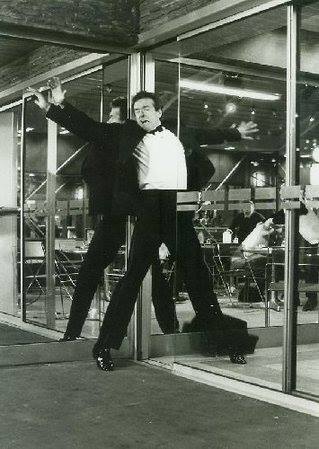 Saunders death (2) – Commander James Bond France